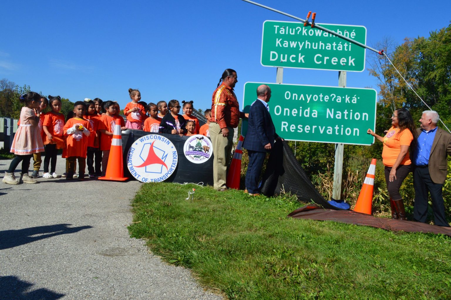 Oneida Nation | First dual-language highway signage appears on the ...